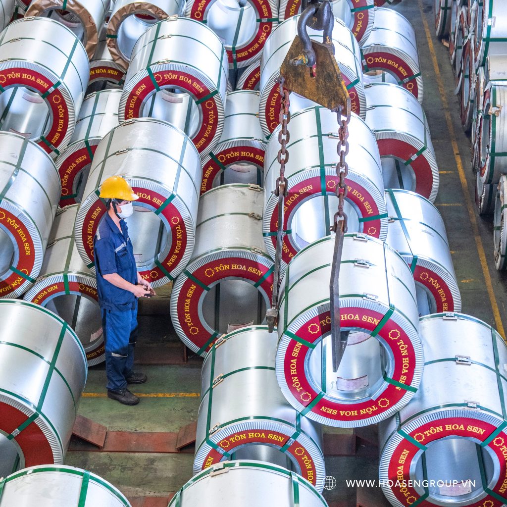 Protect steel sheet rolls effectively with Hoa Sen multi-layer steel ...